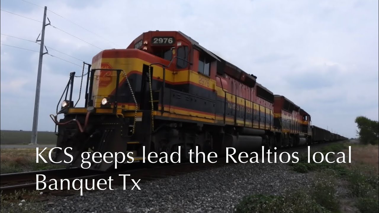 KCS GP40-3 2976 West leads the Realtios local east of Banquet Tx - YouTube