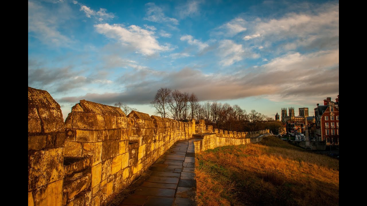 A walk on the walls in beautiful York - YouTube