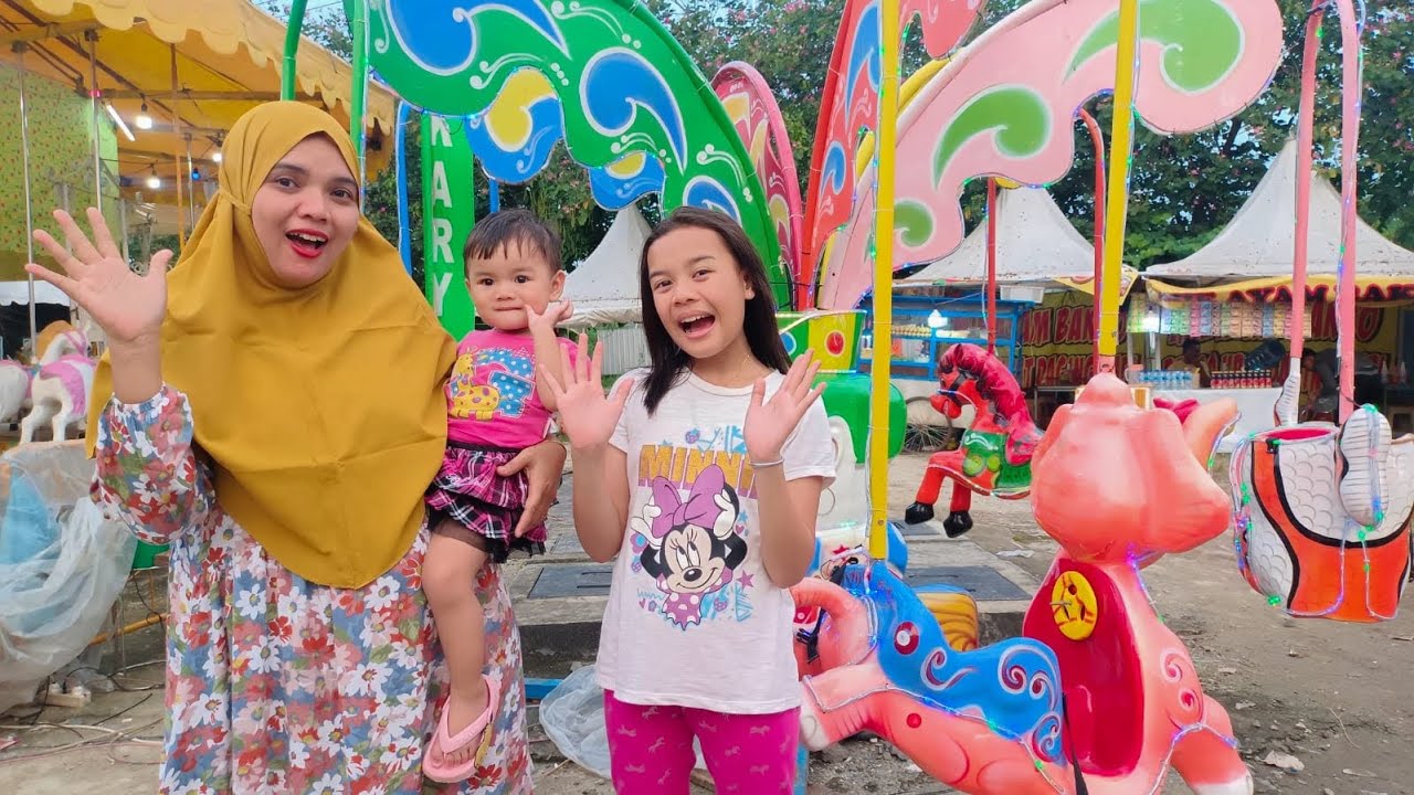 ARUMI JALAN JALAN KE PASAR MALAM NAIK KOMIDI PUTAR | Cerita Arumi - YouTube