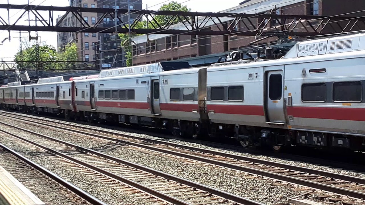 Metro north New haven line departs harrison, ny - YouTube