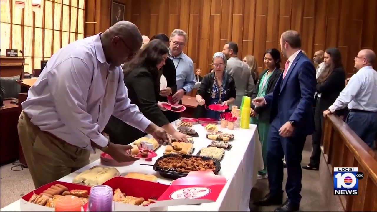 Miami-Dade pre-trial diversion program celebrates graduations - YouTube