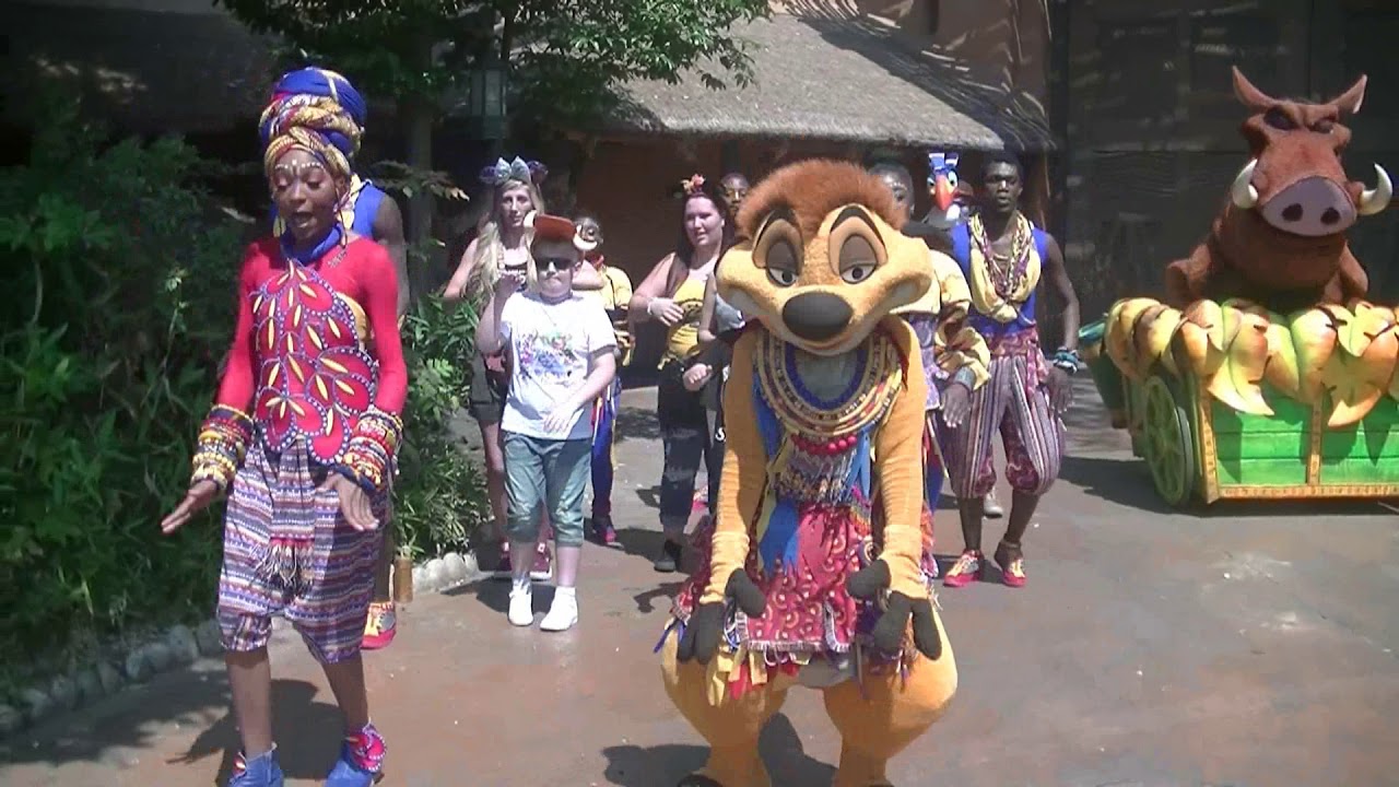 Timon's MataDance Disneyland Paris - YouTube