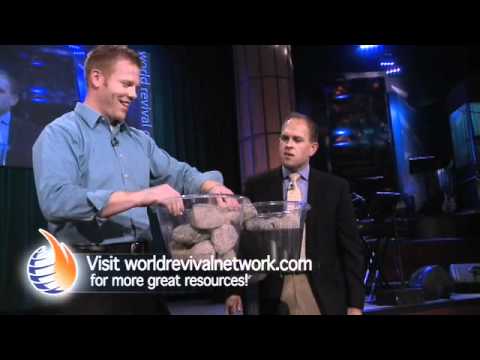 Leadership Demonstration! Put The Big Rocks First! - YouTube