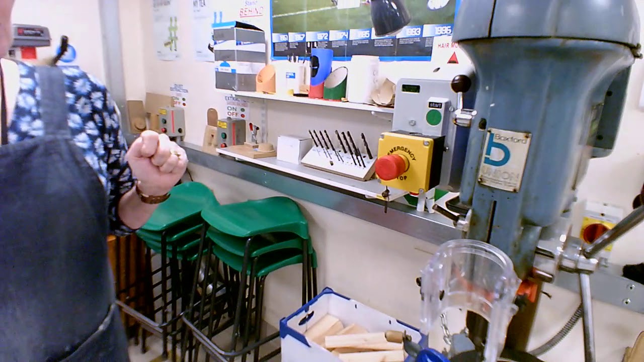 Using the pillar drill - YouTube