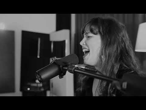 Ayşe Köksal - Senden Laf Çıkmaz - Official Live& Lyric Video