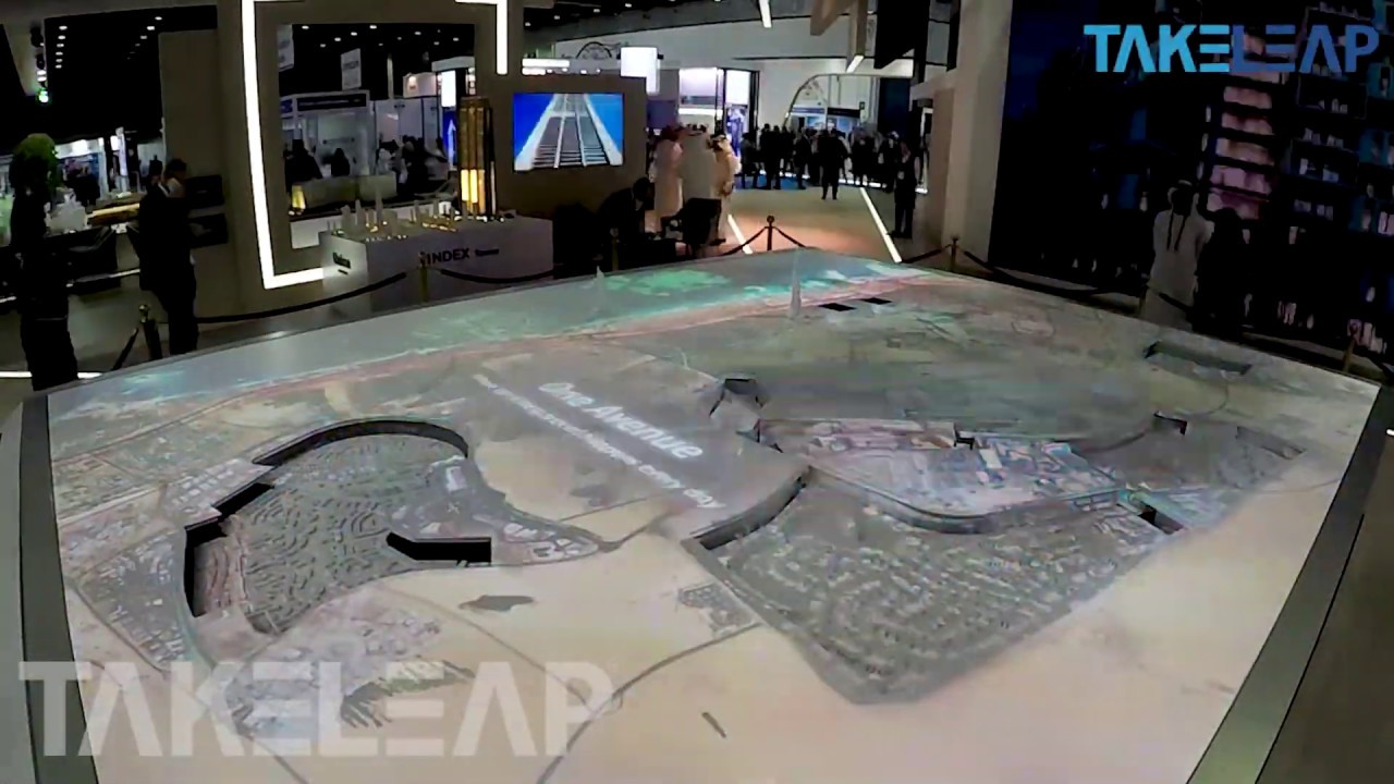 Projection Mapping on a Moving Model | Union Properties - YouTube