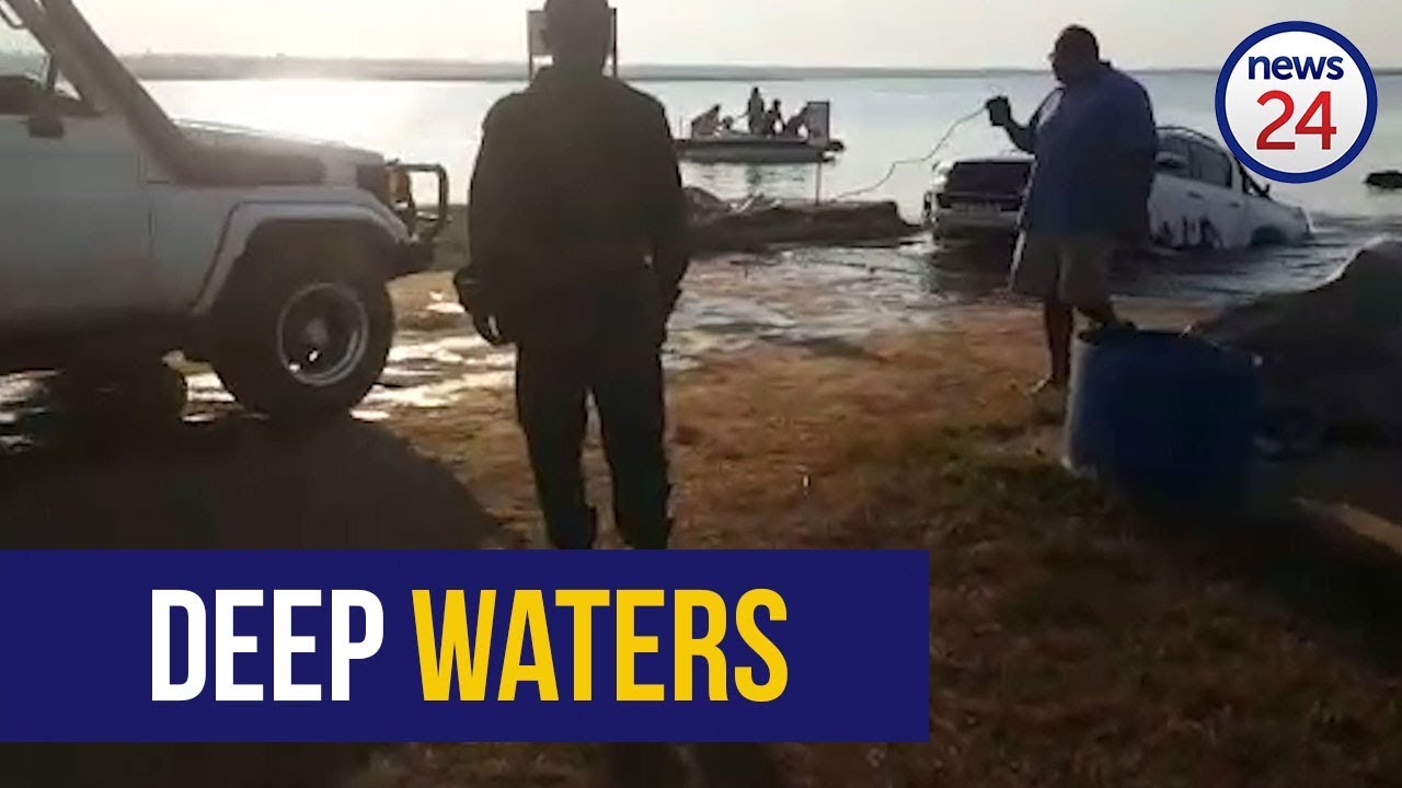 WATCH | Land Cruiser hauls fully-submerged Hilux from Zambian dam - YouTube