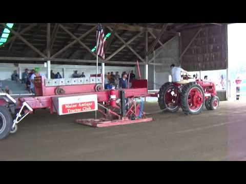 Farmall Tractor Pulling Contest - YouTube