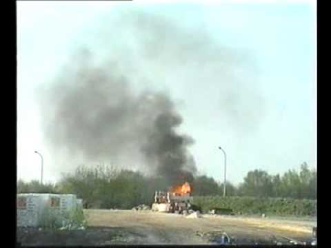 Explosión de un depósito de GLP de un vehículo - YouTube