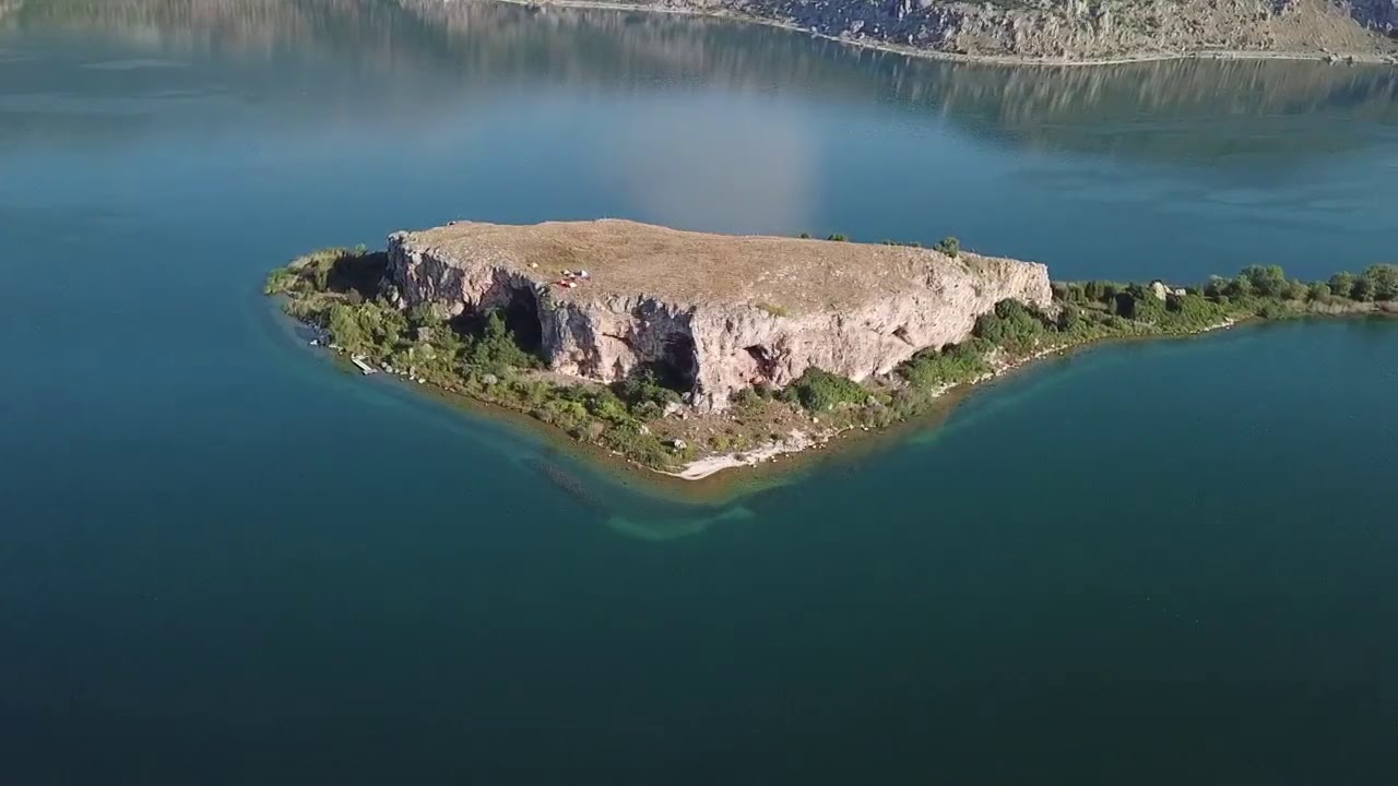 Ishulli Gjarprinjve - YouTube