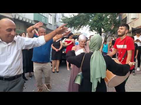 halayin en güzeli her kes  oynadı mutluluklar