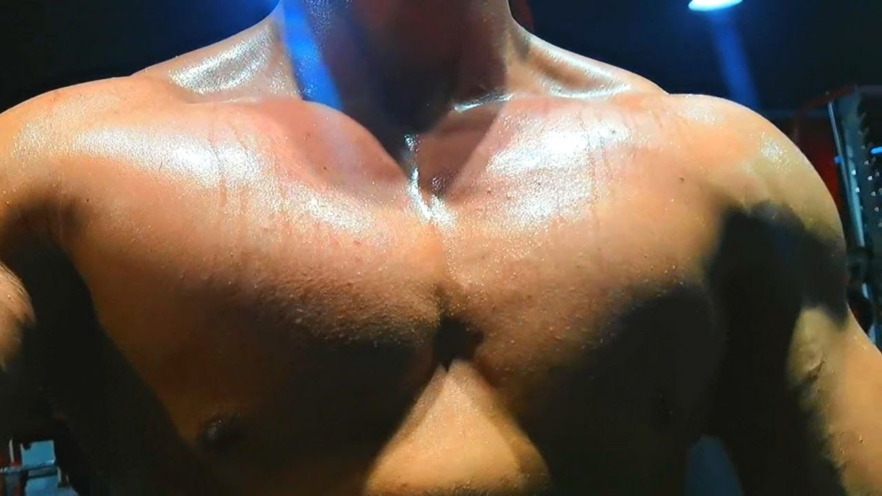 Chinese Bodybuilder Pec Bounce #4 - YouTube