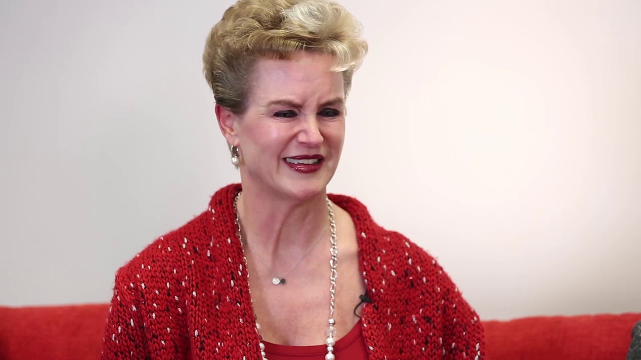 Red Couch Tour - Sandra - YouTube