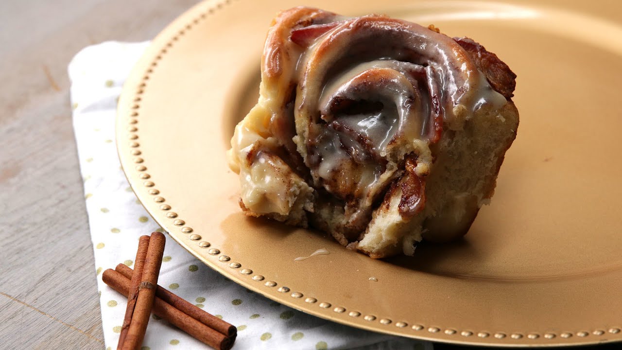 Salty-Sweet Bacon Cinnamon Rolls • Tasty - YouTube
