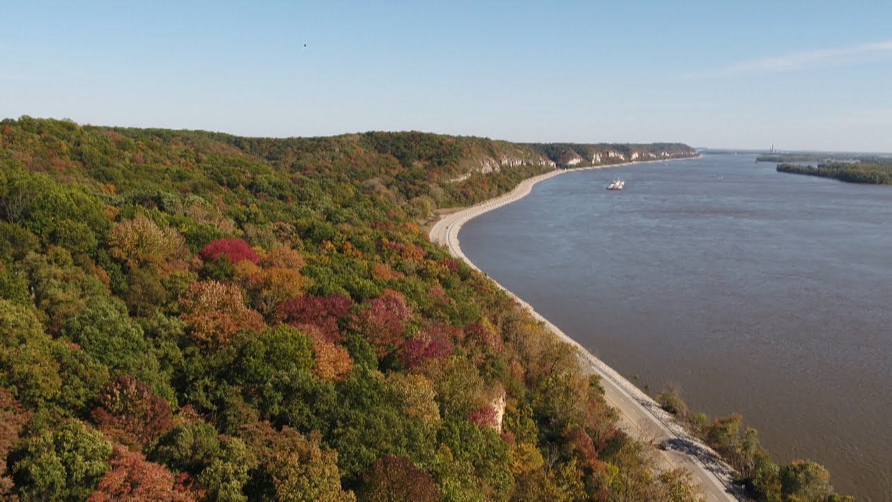 Drone video | Fall foliage along the Mississippi River and Great River ...