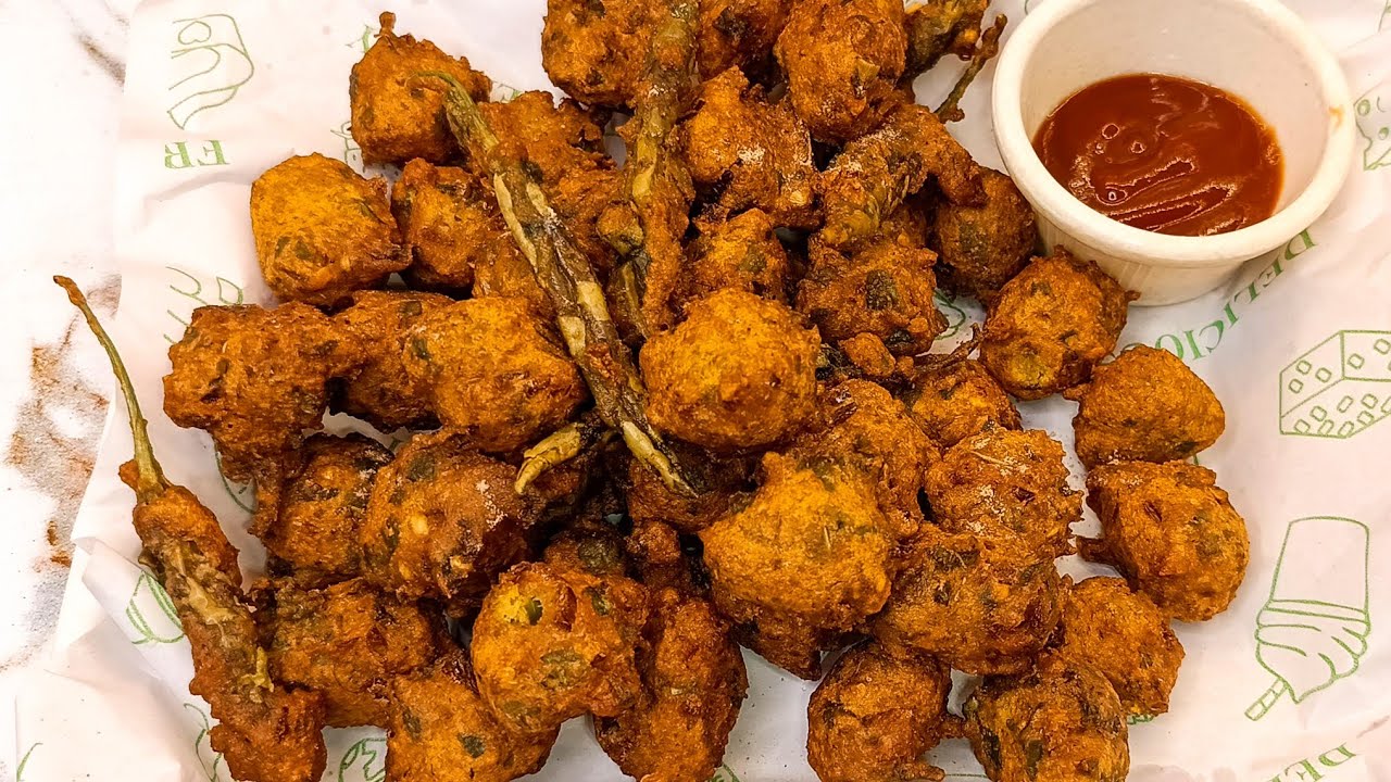 Crispy Moong Dal ke Pakode Recipe | Moong Dal Bhajiya | Street Style ...