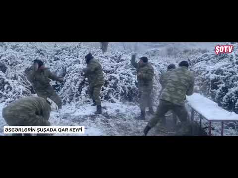 Azərbaycan əsgəri Şuşada qar topu oynadı - Şuşada yolka quruldu