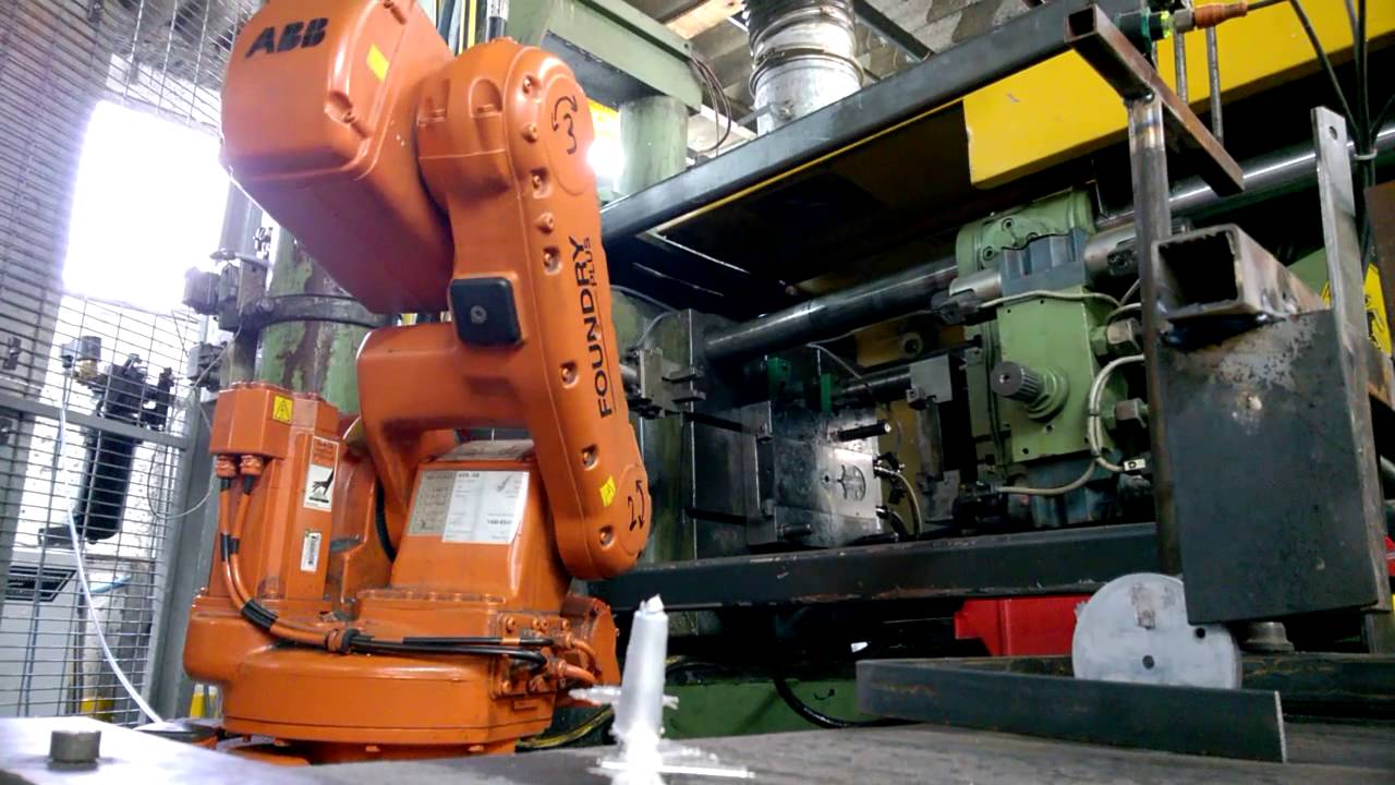 Robot ABB Foundry en production sur presse zamak - YouTube