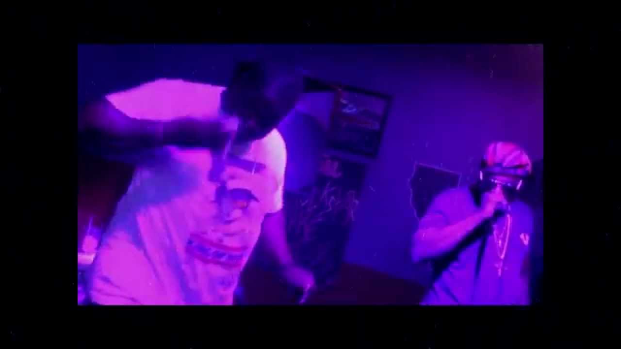 Zee Gudda & Hunned grand Who performing Keepin it Hood Live - YouTube