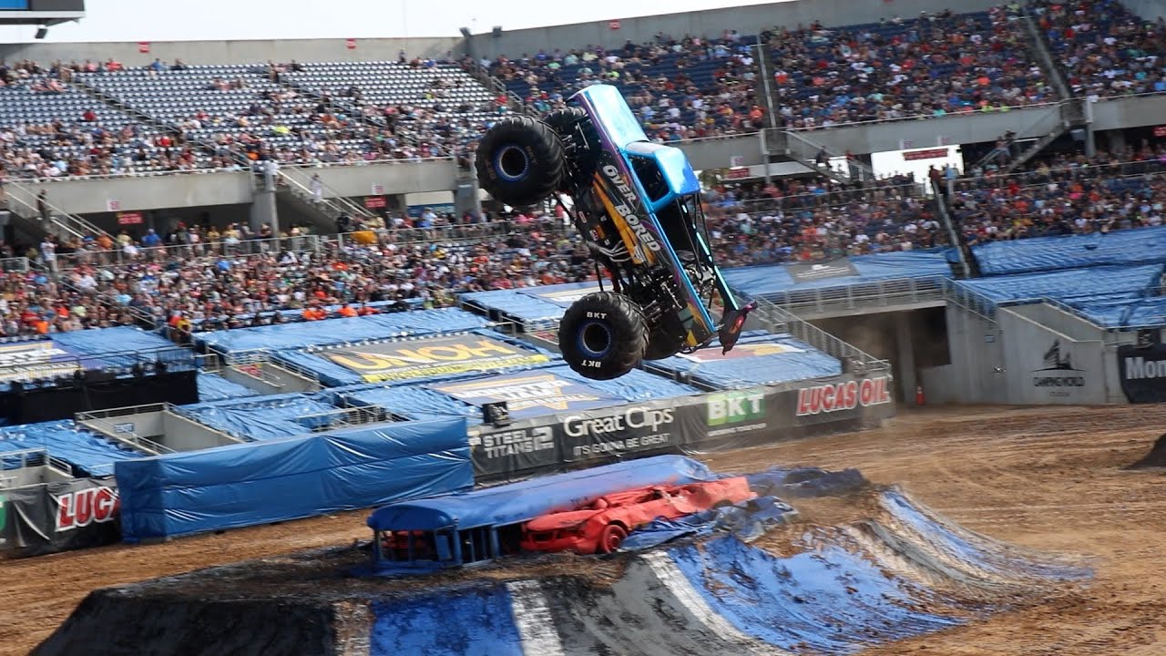 Monster Jam World Finals 21 Over Bored Freestyle - YouTube