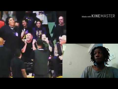 Lizzo twerking them cheeks at the Lakers game