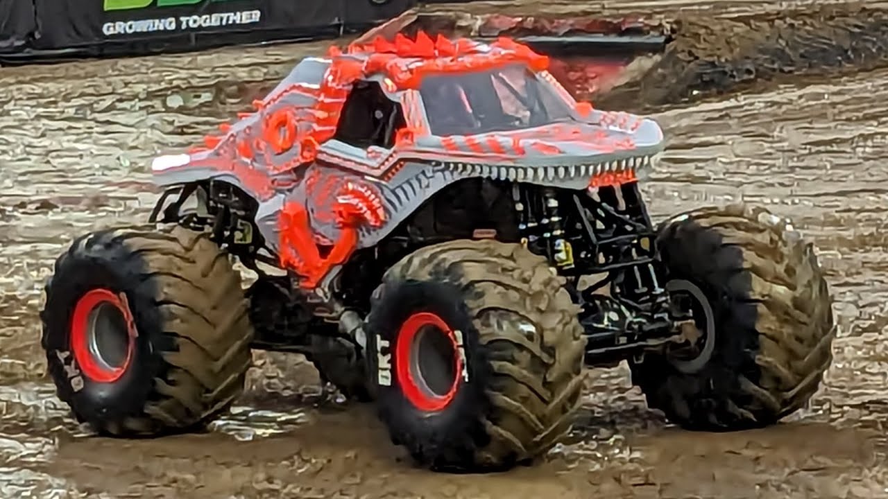 Monster Jam World Finals 22 ThunderROARus High Jump - YouTube