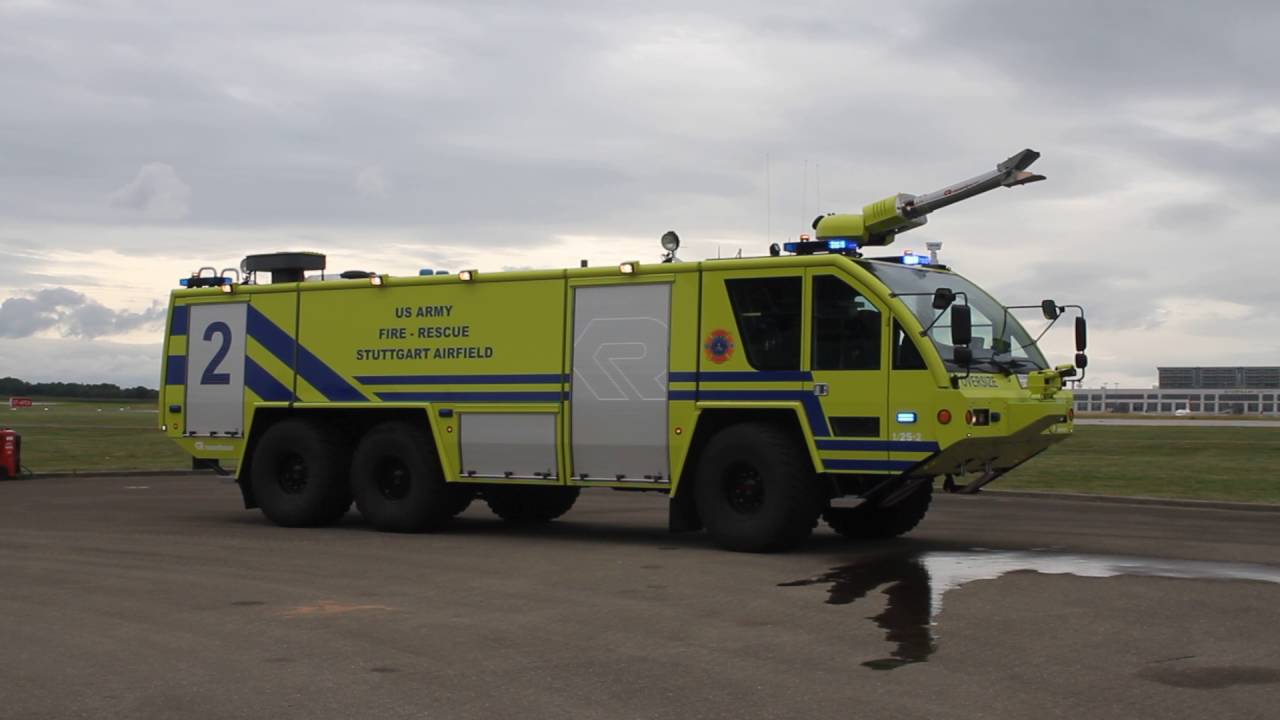 US Army Fire Department Stuttgart Panther-FLF mit Wail/Yelp auf dem ...