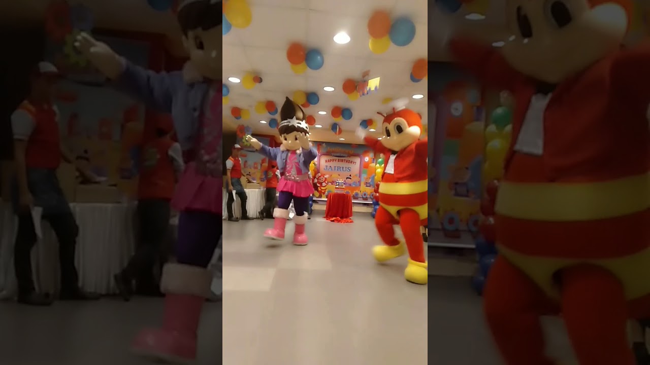 Jollibee Dance with Twirly - YouTube