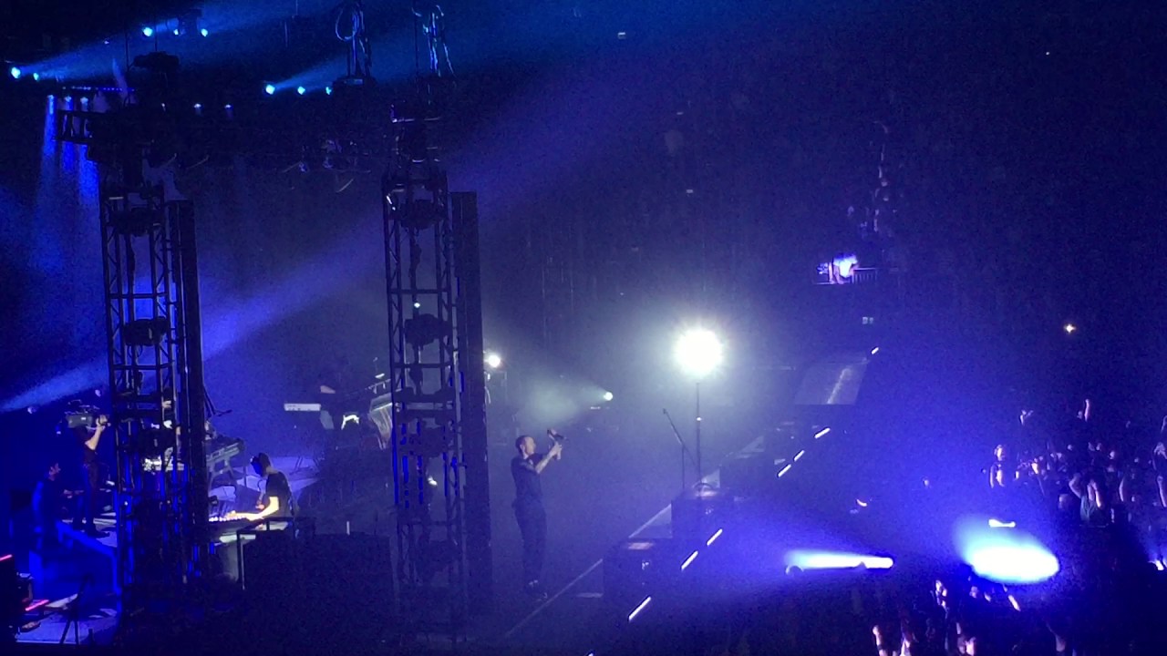 Linkin Park - New Divide Live @ The O2 Arena London 03/07/17 - YouTube