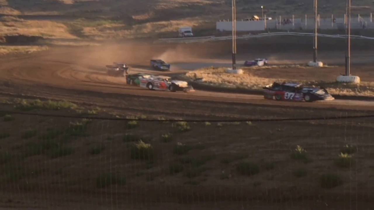 7/16/2016 Gillette Thunder Speedway heat race (outside) - YouTube