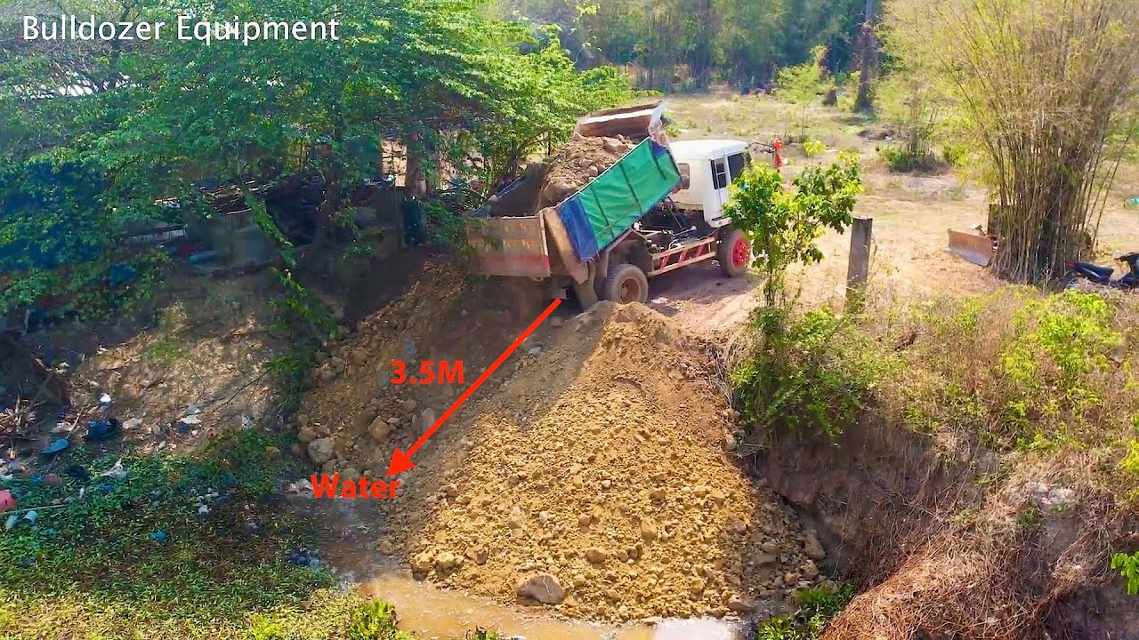 Unbelievable!! Cut Dozer Trimming Soils Into Water And Clearing Land ...