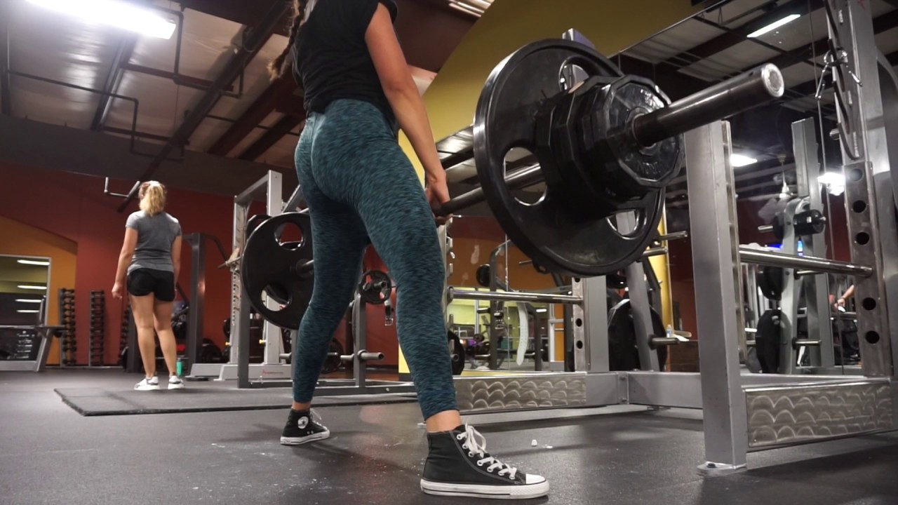 First Time Squatting | Mass Building Leg Day - YouTube