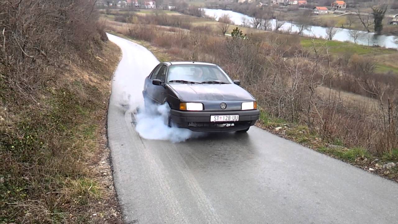 VW Passat 1.8CL '90 BURNOUT - YouTube