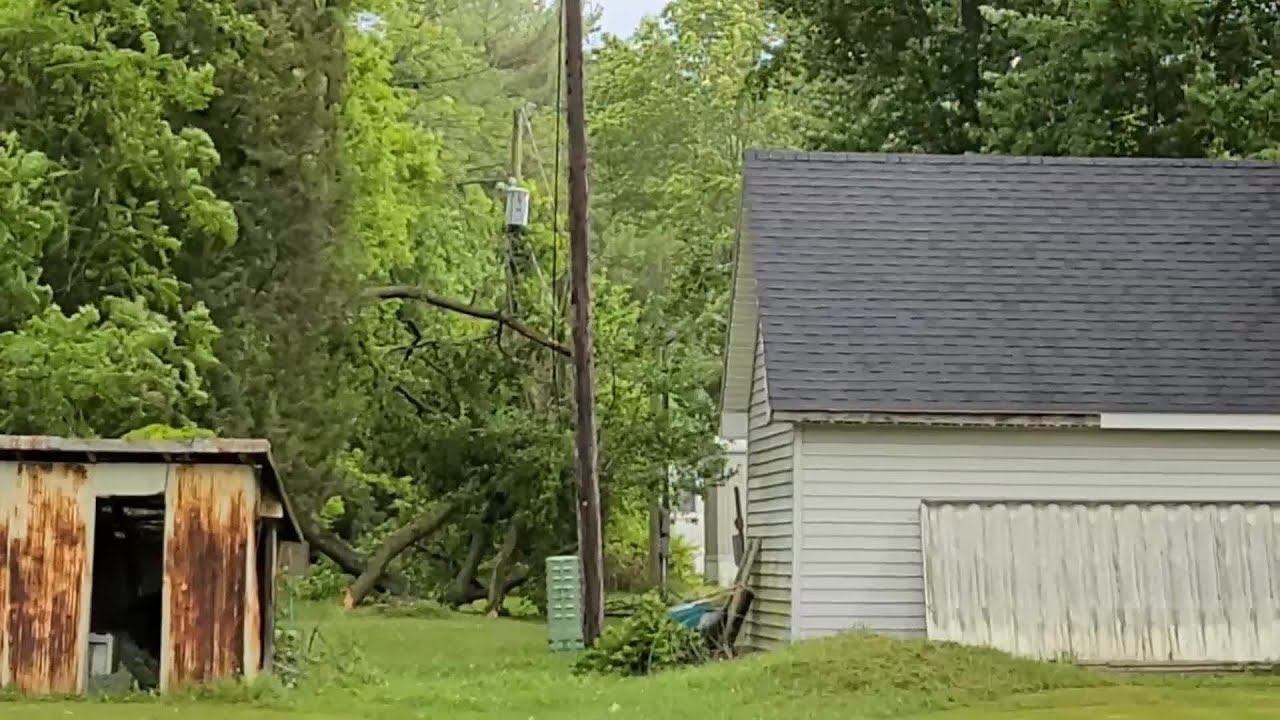 Snapped utility pole closes road in Farmersburg - YouTube