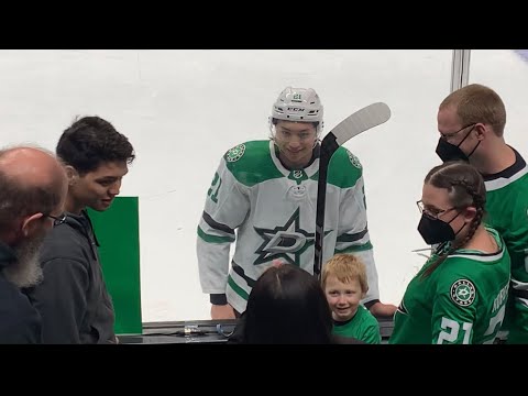 Jason Robertson autographs his stick and gives it to young fan - YouTube