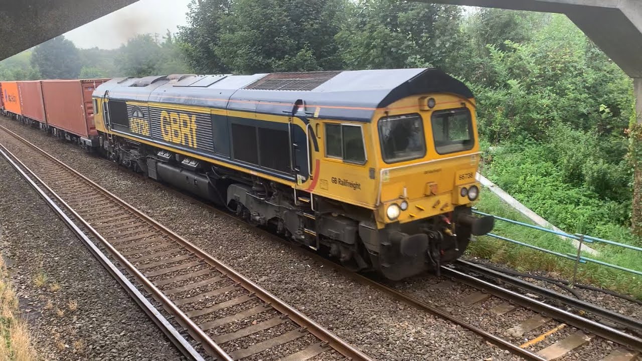 Class 66 | 66738 ‘Huddersfield Town’ | GB Railfreight - YouTube