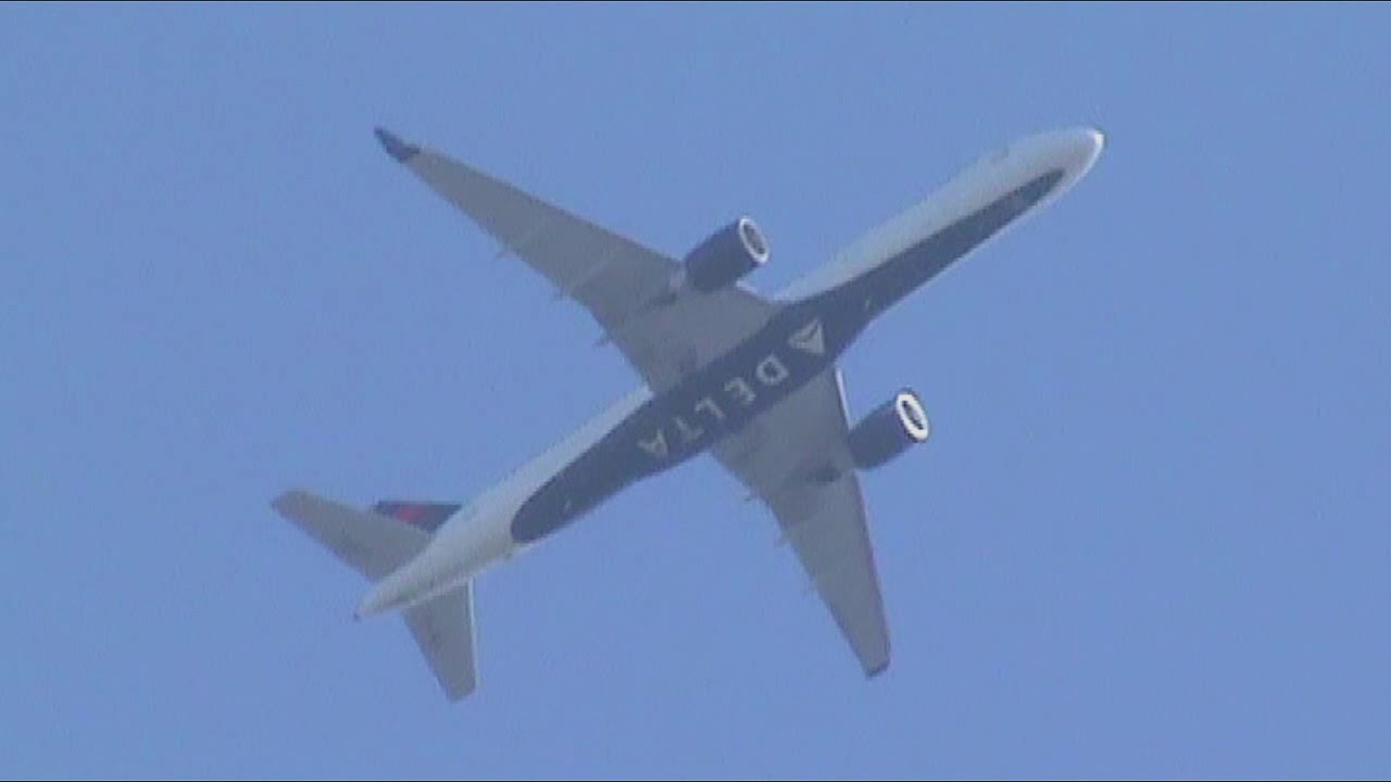 Airplane The Glow ( Left Engine ) - YouTube