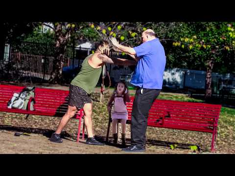 Stranger Tries to Take a Little Girl… What Happens Next 😳