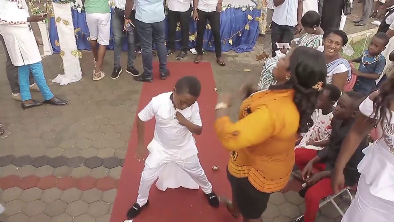 YAW DABO SHOWS HIS DANCING MOVES WITH THE BRIDE - YouTube