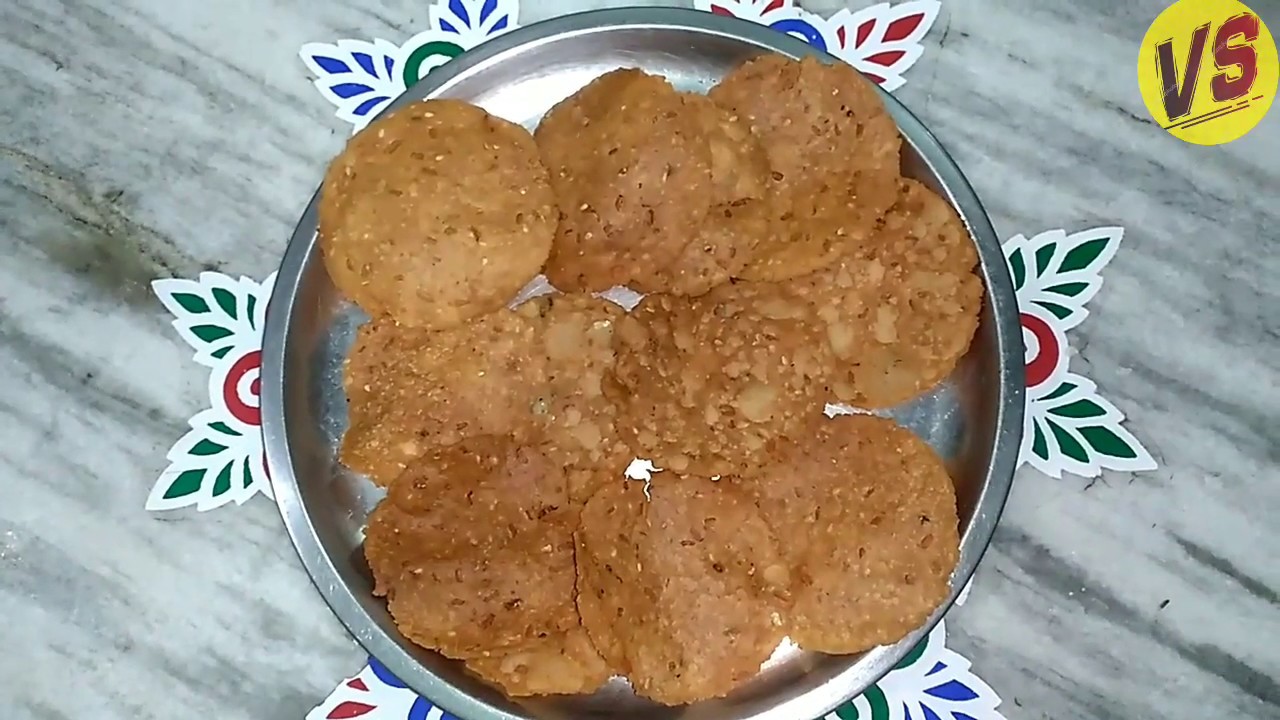 HOW TO MAKE CHAKKALU(2MINS VIDEO) - YouTube