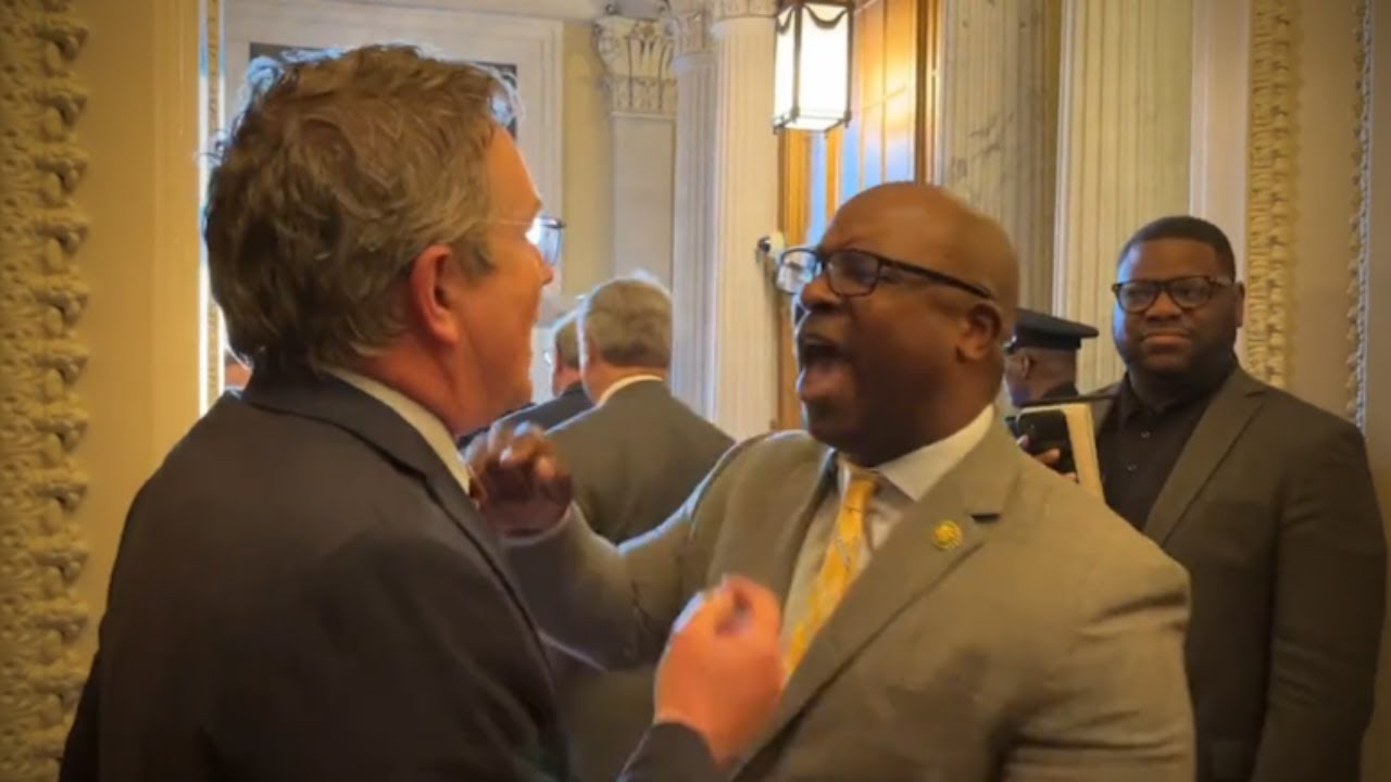 Crazed Congressman Literally SCREAMS at Thomas Massie in Must-See ...