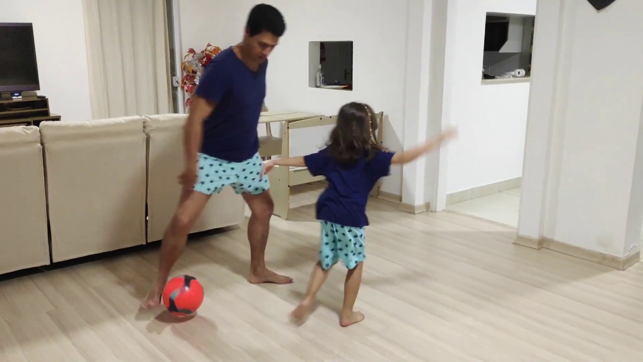 primeiros chutes no futebol - YouTube