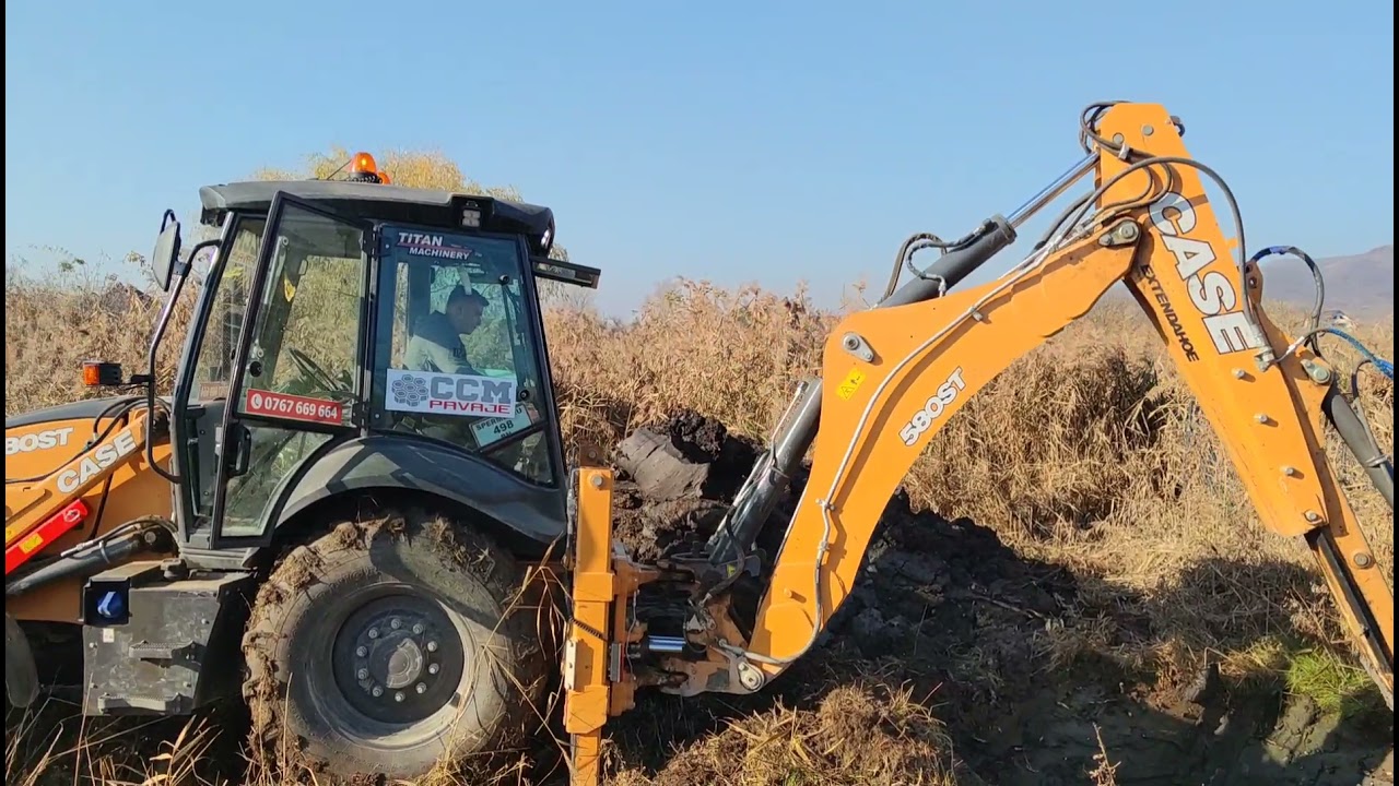 Buldoexcavator Case 580 ST 2019 backhoe loader case 580st - YouTube