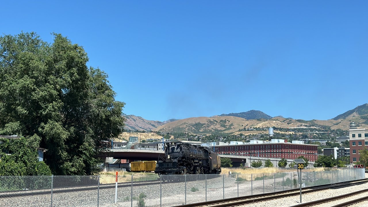 Union Pacific Big Boy Steam Locomotive 4014 arrives to Downtown Salt ...