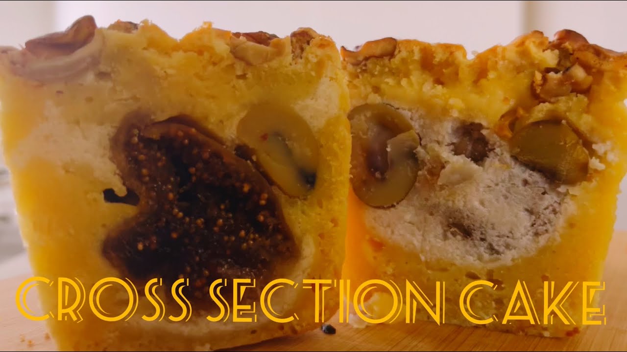 断面がおもしろい無花果と白餡のケーキ A beautiful cross section cake with figs and navy ...