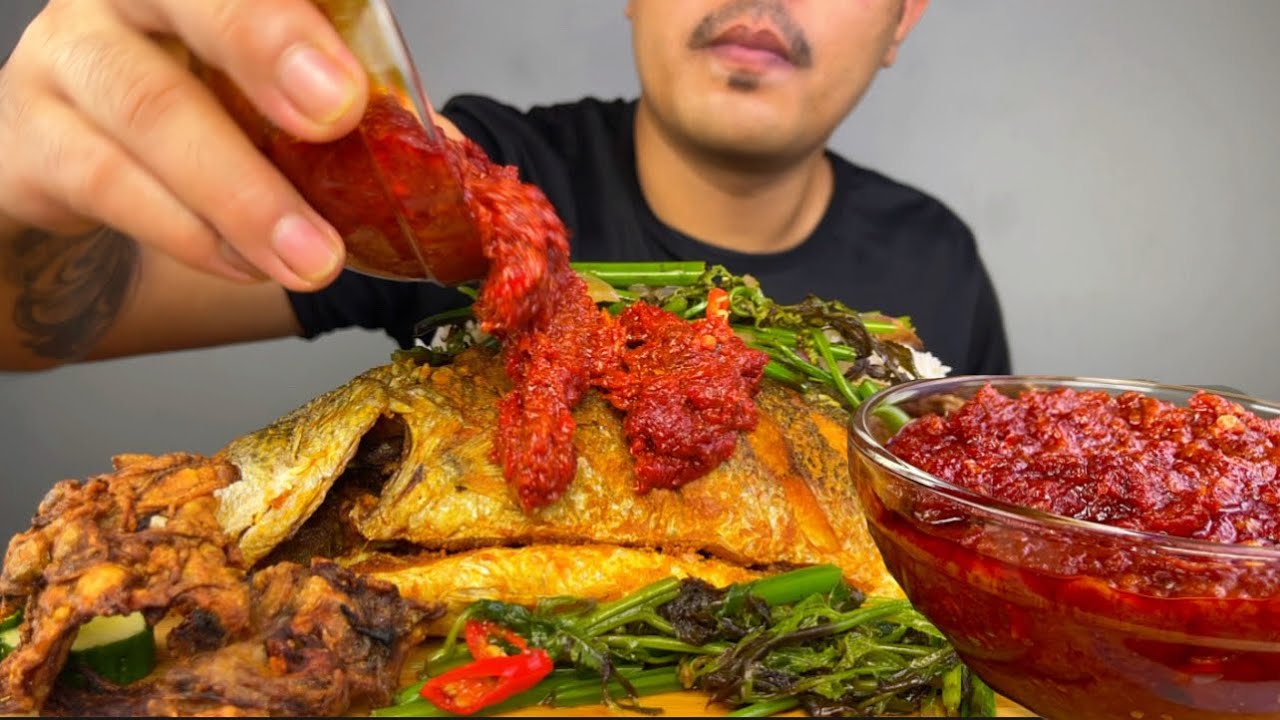 ASMR EATING HUGE FRIED FISH | STIR FRIED FIDDLE HEAD | FRIED SQUID 🦑 ...