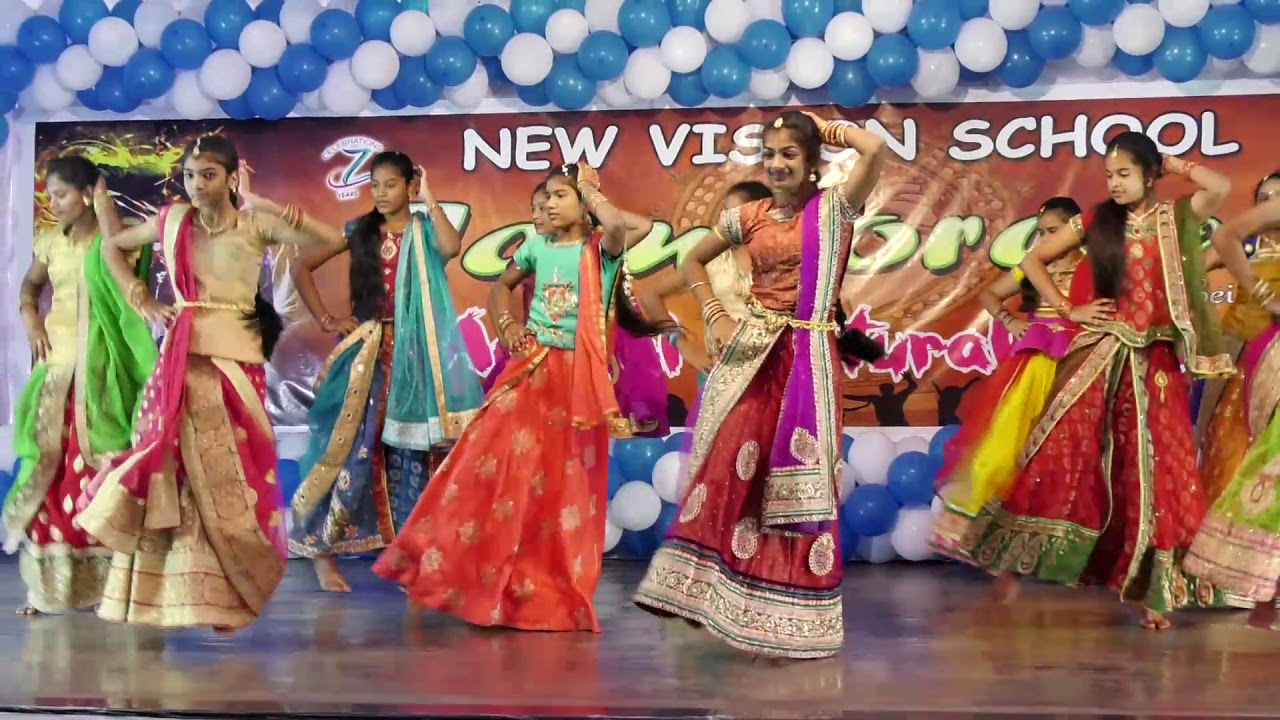 00014 Cham Cham DANCE BY Higher Students - YouTube