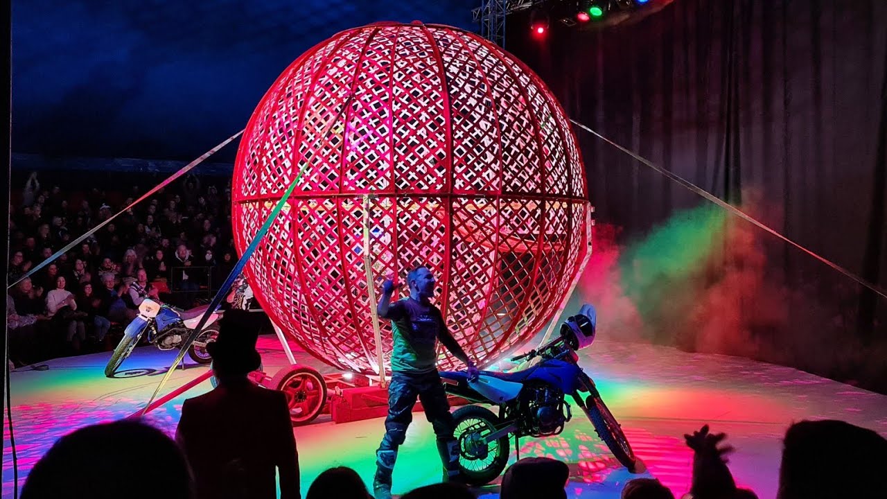 The Cage of Death at The Great Christmas Carnival Motorcycles go head ...