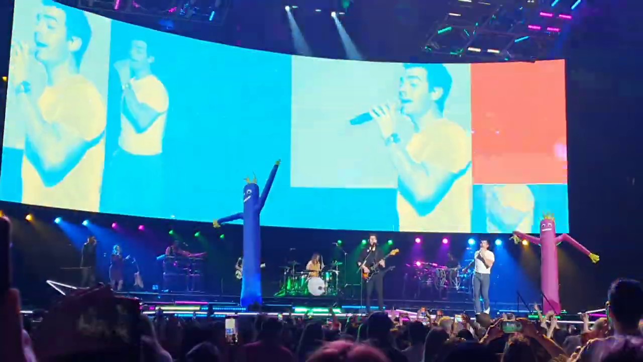 Jonas Brothers - Cake By The Ocean - Happiness Begins Tour - The O2 ...