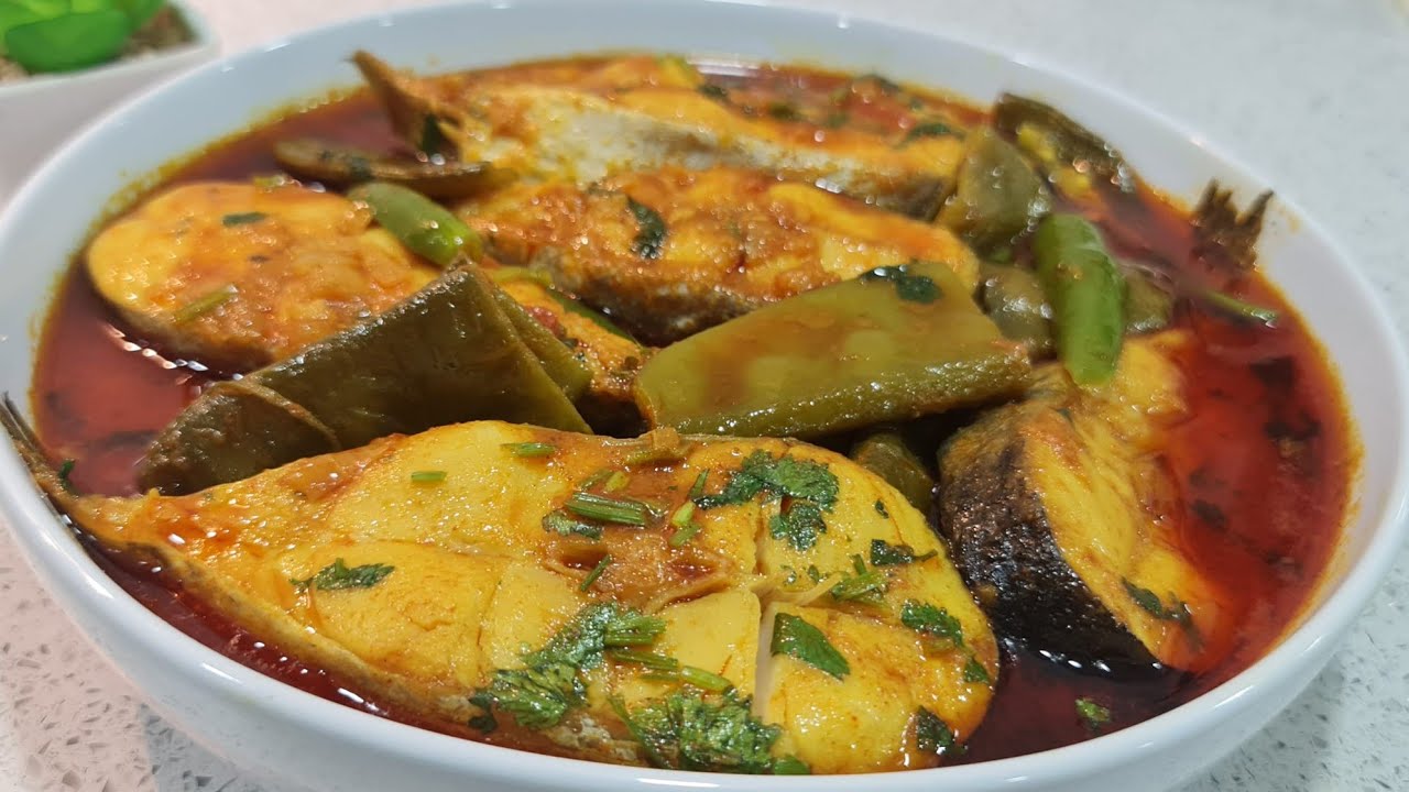 How To Cook Boal Fish With Shim Curry|| বোয়াল মাছ দিয়ে শিম কারি - YouTube